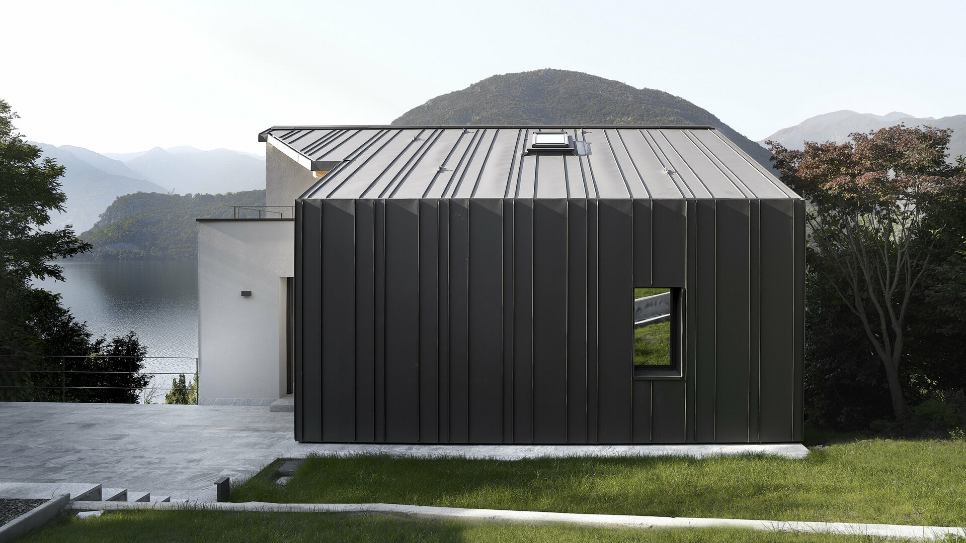 Nuova vita alla tradizione per la casa sul lago di Mergozzo | PREFA